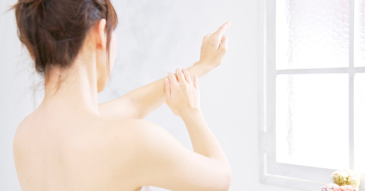 風呂上がりの保湿ってそんなに重要なの？乾燥しやすい原因や保湿方法を知って、思わず触りたくなるもちもち肌をキープしよう！ | ONEcosme