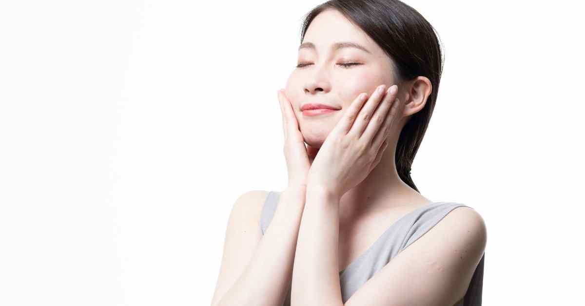 ほうれい線を消す方法はある？今からできる5つの対処方法やおすすめのスキンケアアイテムをご紹介！ | ONEcosme