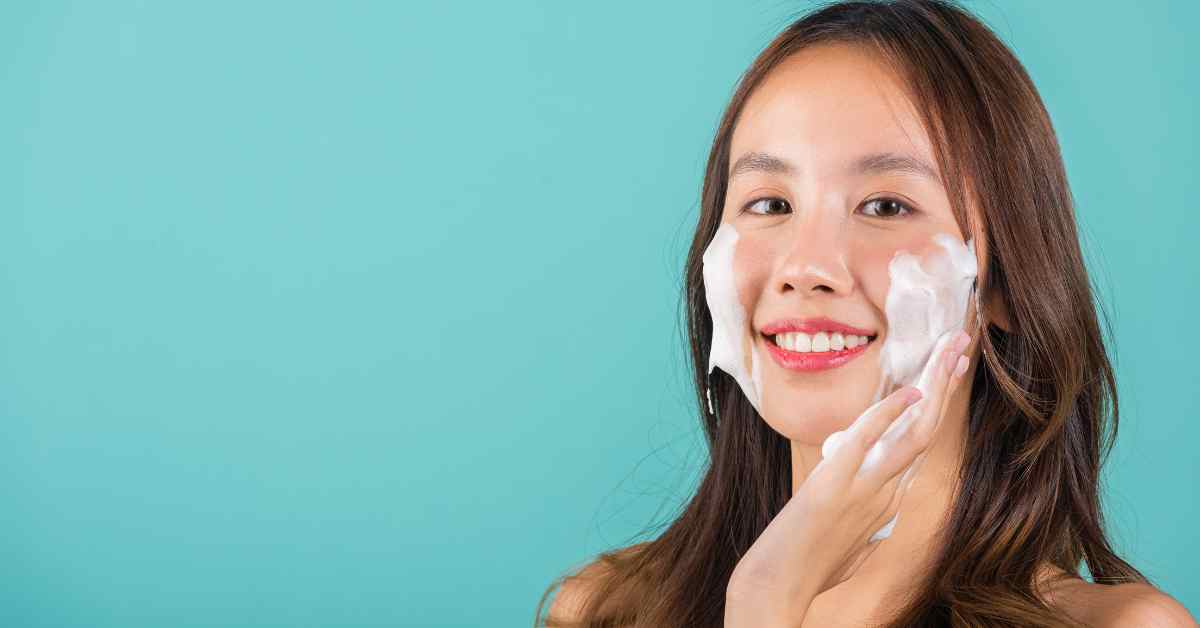 思春期ニキビはいつまで続く？種類別の原因と効果的な対策を知ってニキビを繰り返さないツルツル美肌に | ONEcosme