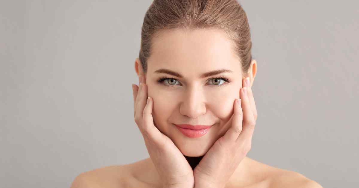 【角栓がやばい】角栓を放置すると危険？NGケアや効果的な対策、毛穴汚れを落とす洗顔方法などを解説 | ONEcosme