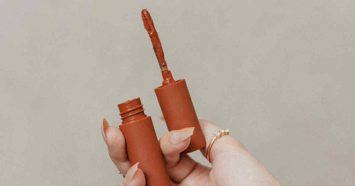 【リッププランパーとは】ボリューミーなぷっくり唇になれるプランプ効果や人気アイテムを紹介 | ONEcosme