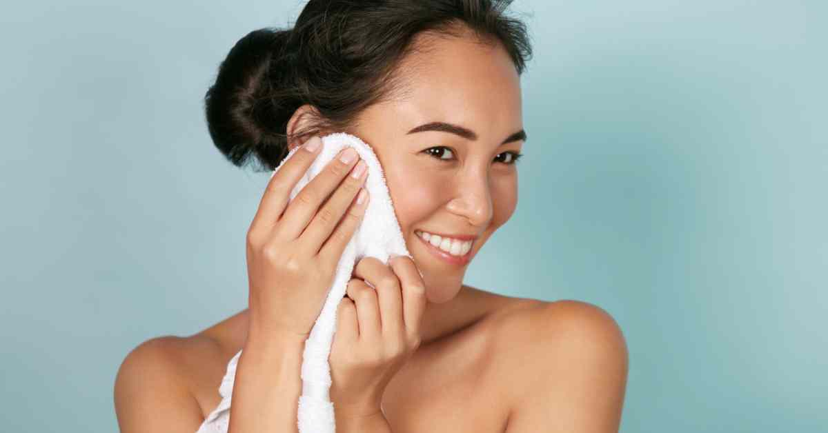 毛穴が目立つ原因と効果的な対策は？NGケアや改善方法を知って毛穴レス美肌を目指そう | ONEcosme