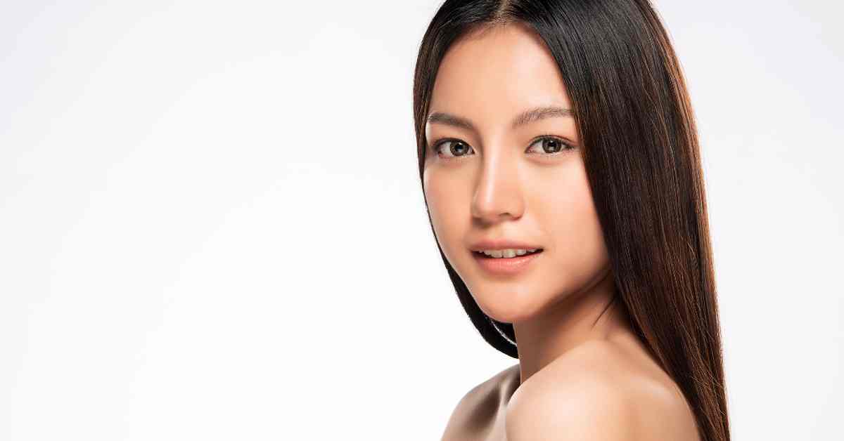 【クレーターのニキビ跡は自力で治せる？】すぐできるセルフケアからニキビ跡ケア化粧品まで紹介 | ONEcosme