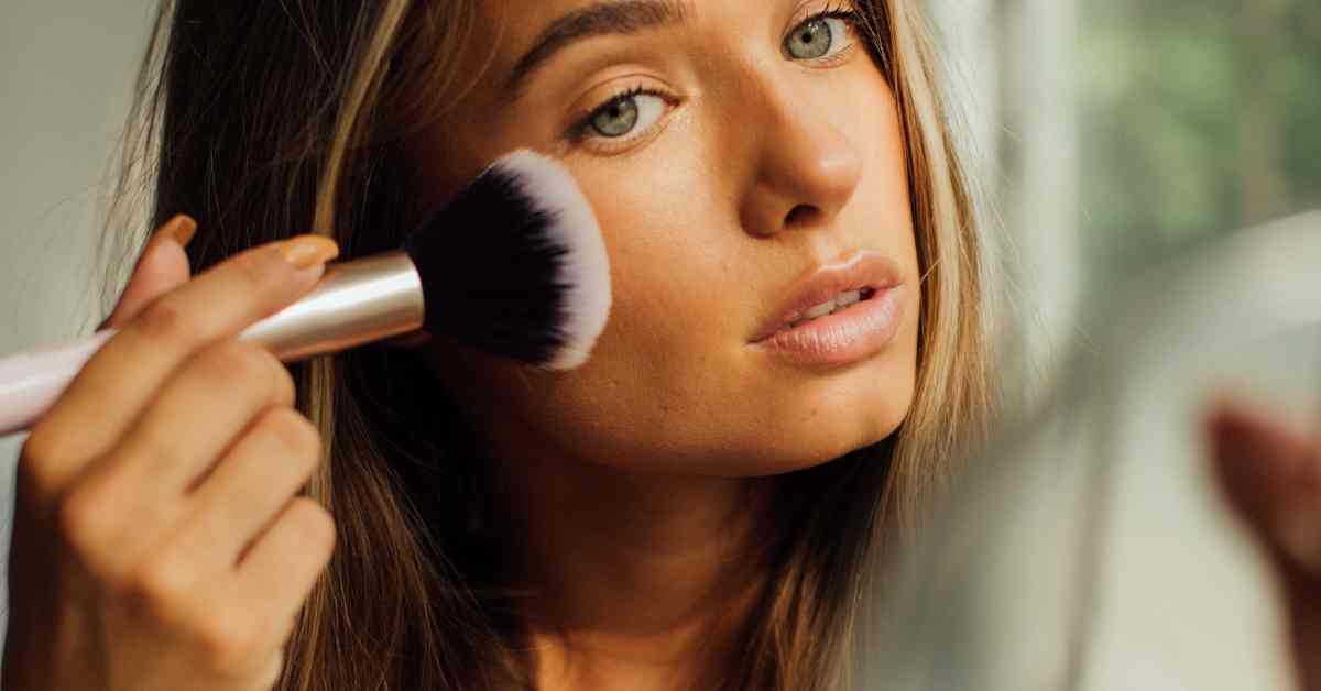 ノーファンデメイクの方法は？肌悩みをカバーして自然なツヤ肌を作るメイクテクやおすすめコスメを紹介 | ONEcosme