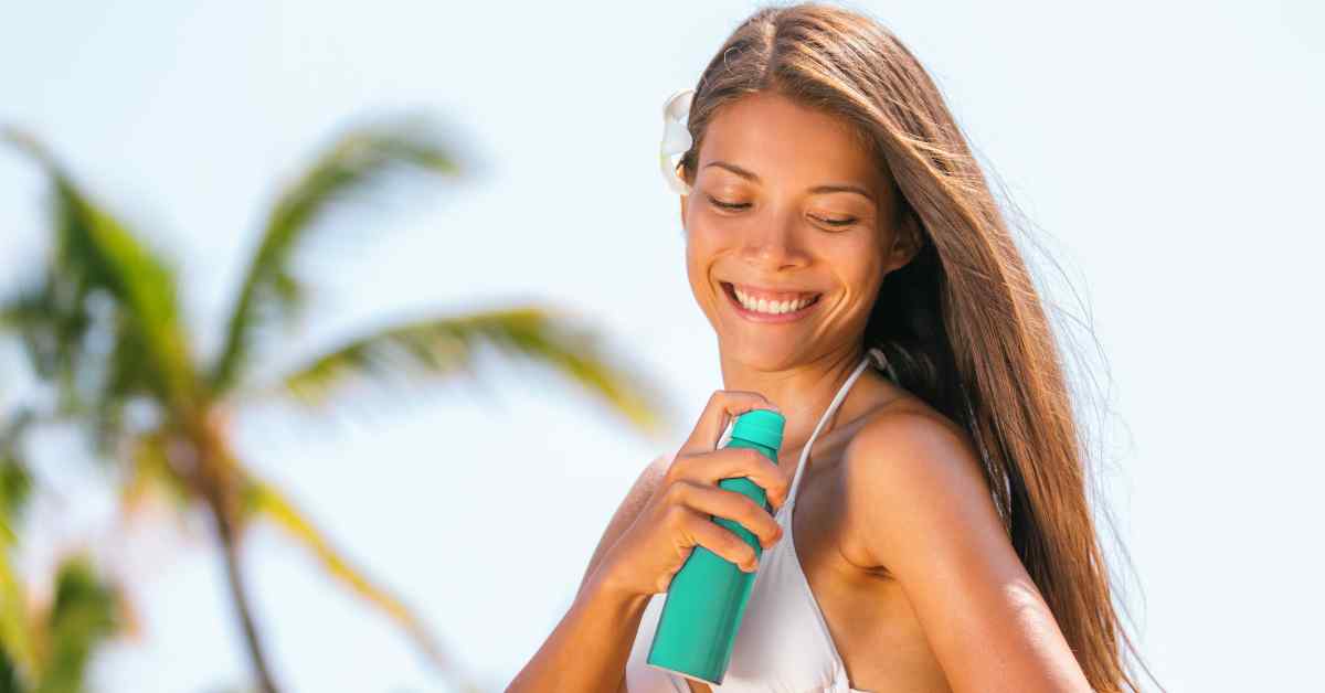 メイクの上から日焼け止めを塗り直す方法を解説！時短＆きれいに仕上げるポイントとおすすめのアイテムを紹介 | ONEcosme