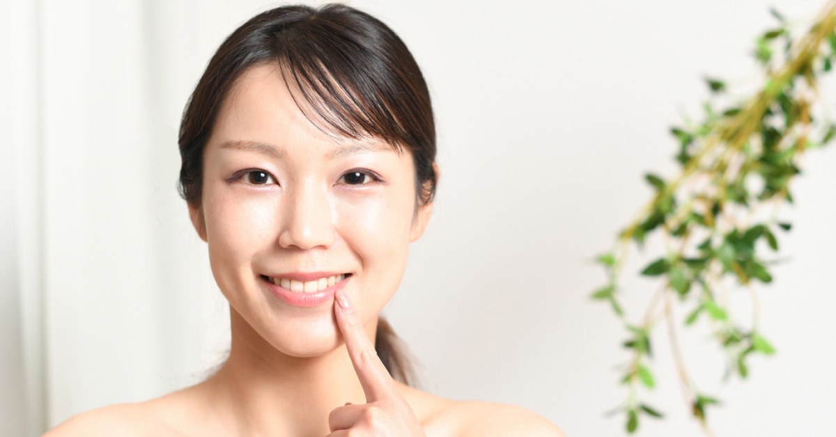 【唇荒れの原因と治す方法5選】NG行動やおすすめリップマスクでぷるツヤ唇に | ONEcosme